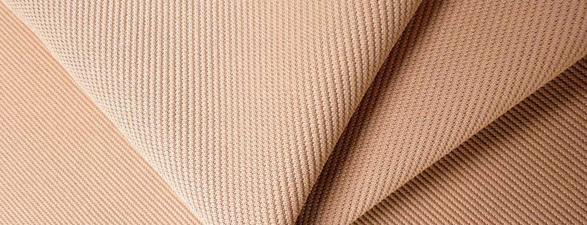 Comprender la tela de sarga: propiedades, usos y beneficios explicados