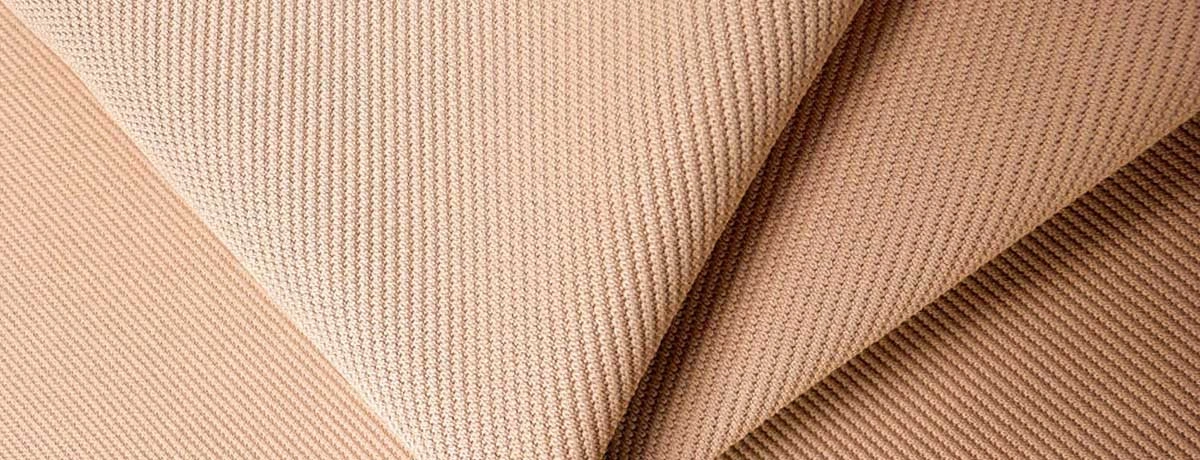 Compreendendo o tecido de sarja: propriedades, usos e benefícios explicados