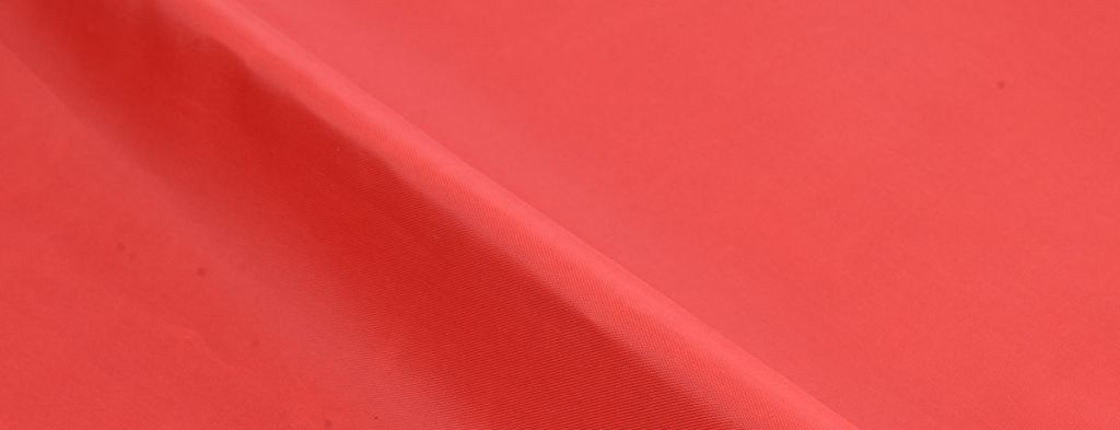 The Best Uses and Features of Red Taffeta Fabric for Your Projects